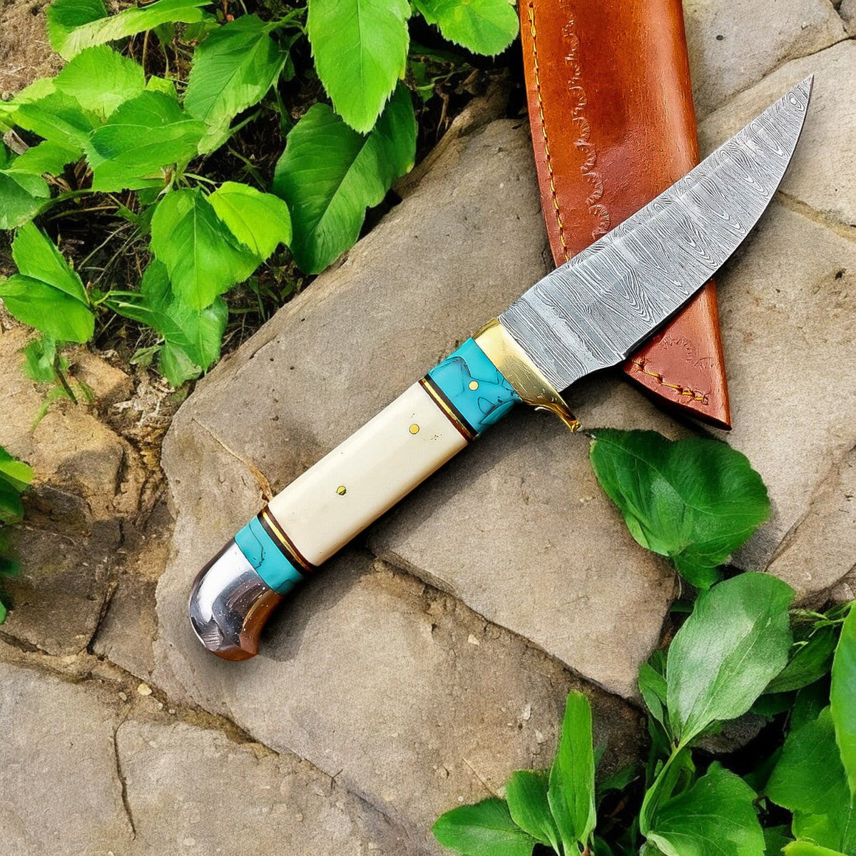 Handmade Damascus Hunting Knife – Turquoise & Bone Handle – Fruit Hunters